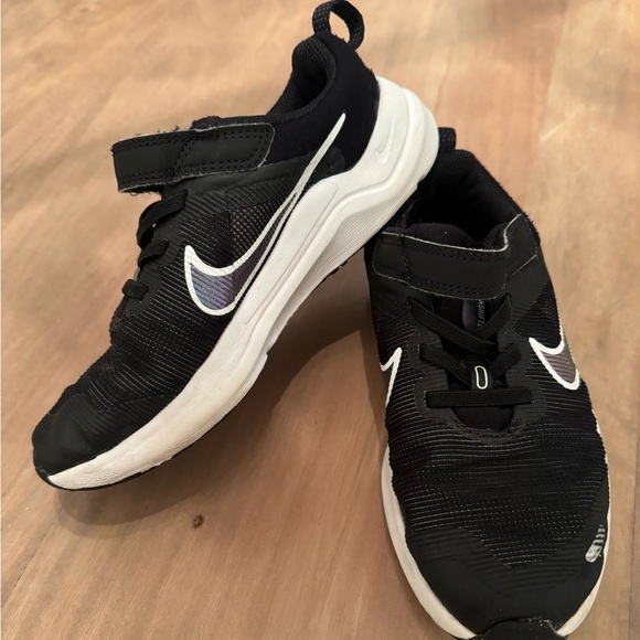 Nike | Shoes | Girl Nike Tennis Shoes Size 35c | Poshmark